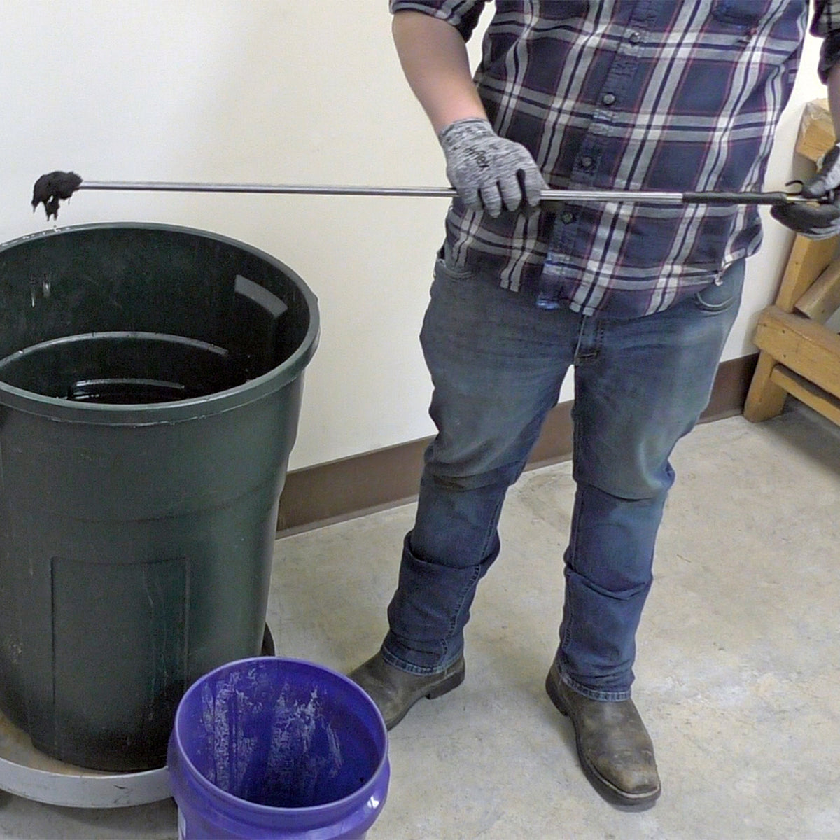 Master Magnetics Extra-long Magnetic Retrieving Baton with Release