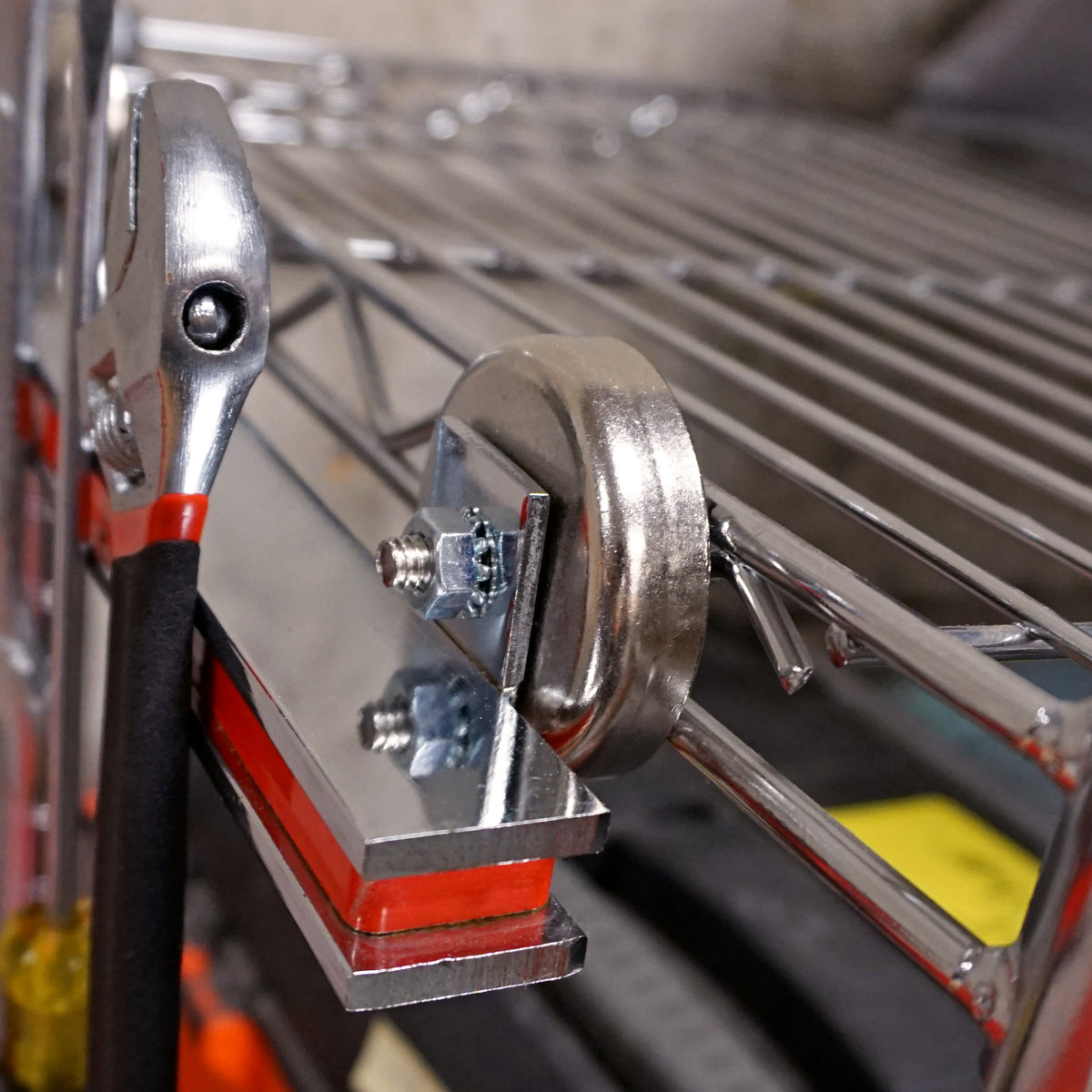 Master Magnetics Heavy-Duty Ceramic Round Base Magnet with Male Thread